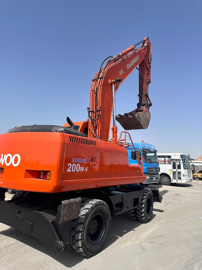 Daewoo Tyre Excavator 20 Ton with jack hammer and bucket - Yalla Wheel ...